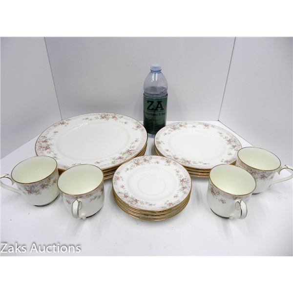 NORITAKE PORCELAIN DISHWARE SET 4 PLACE SETTINGS