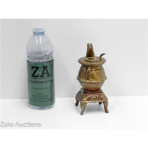 MINIATURE SALESMAN SAMPLE CAST IRON STOVE