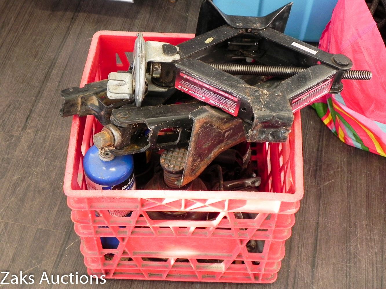 MILK CRATE WITH JACK STANDS