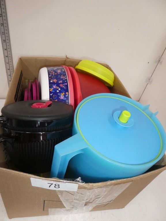 Collection of tupperware