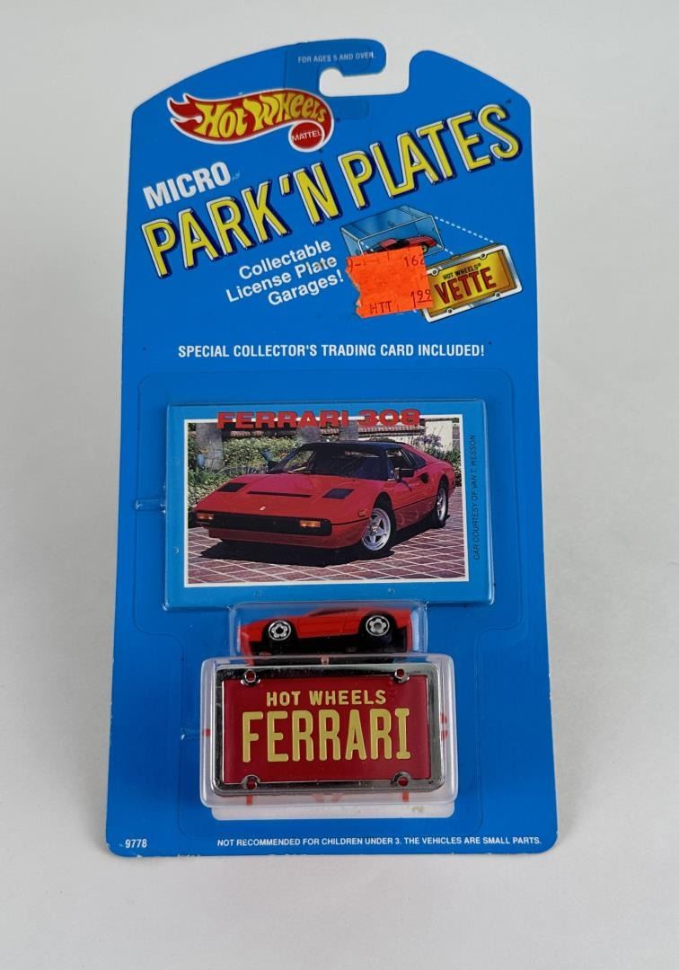 Hot Wheels Park N Plates Micro Ferrari