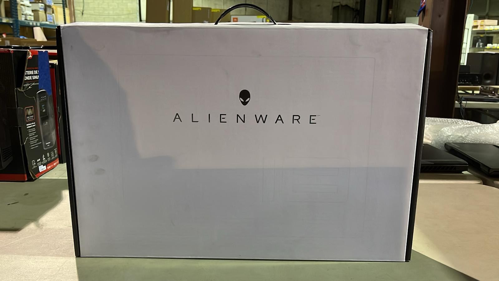 NEW Alienware m18 gaming notebook - 18" FHD display, i9-13900HX, 32GB ...