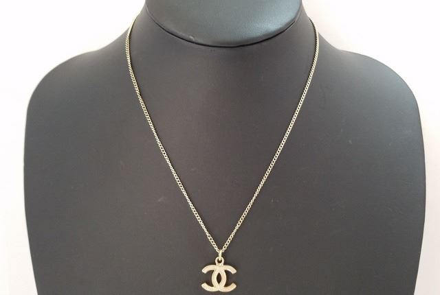 Chanel Vintage Gold-tone Metal Large Size CC Logo Chain Necklace