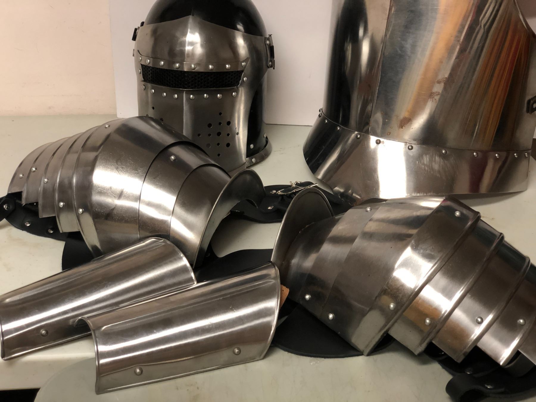 Custom Metal Medieval Armour Set - 6 pcs