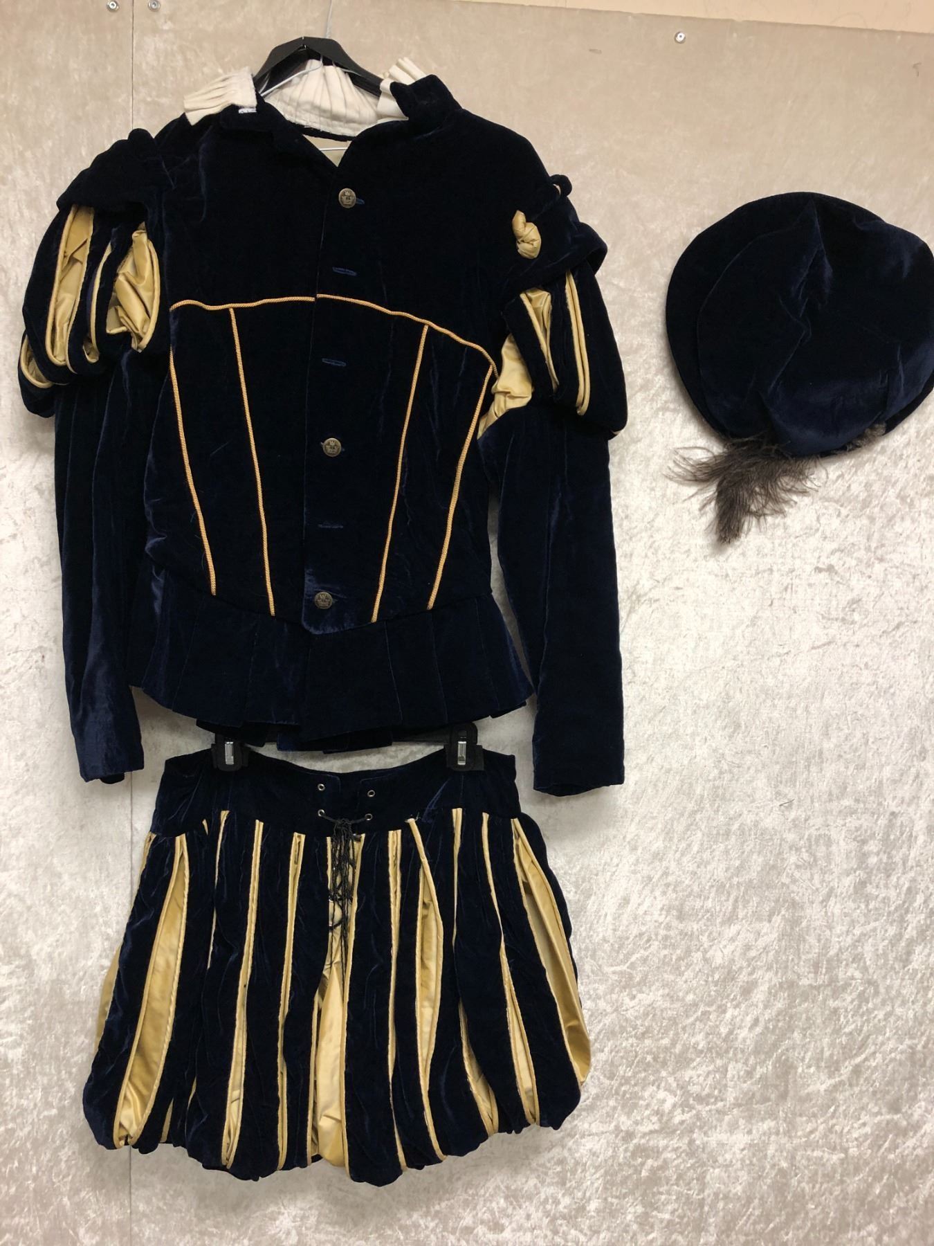 Constable' outfit - includes Velvet Doublet - 6x