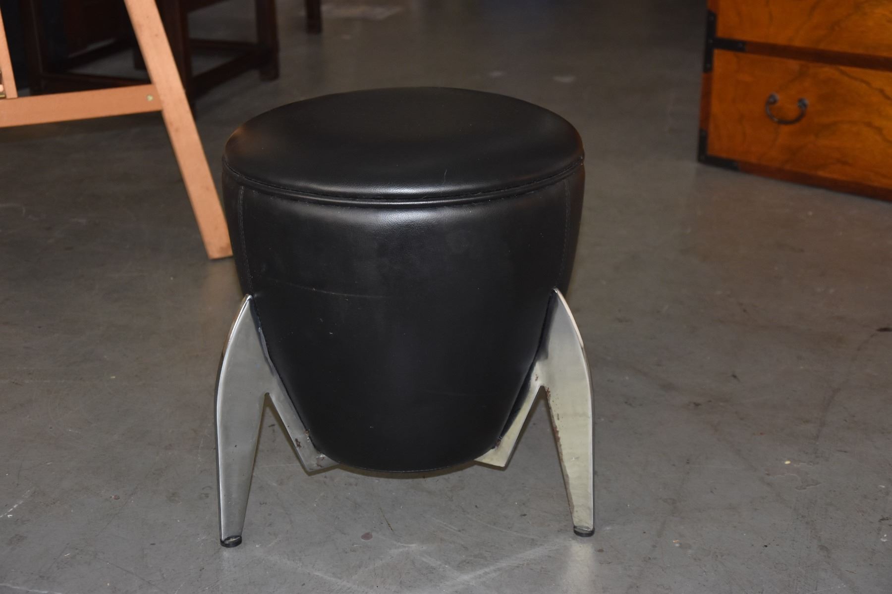 ROCKET STOOL - McClain Auctions Hawaii
