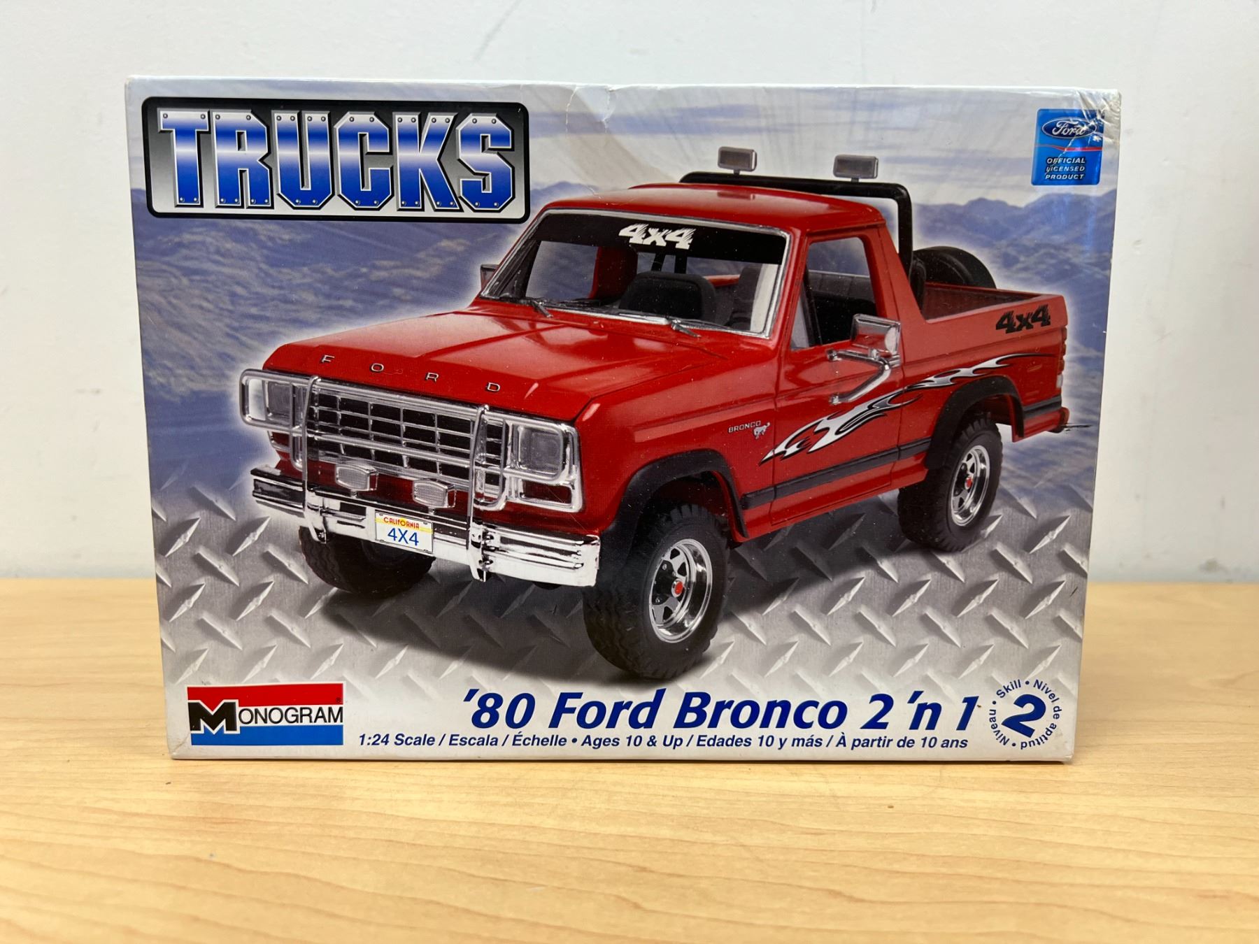 Monogram 1980 Ford Bronco Model Kit 1/24 - open box, looks complete ...