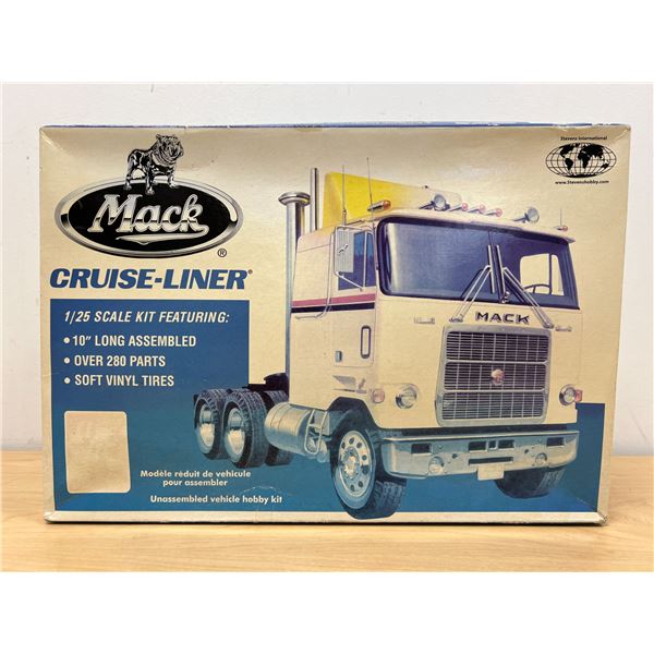 AMT Mack Cruise-Liner Model Kit 1/25 - open box but looks complete see ...