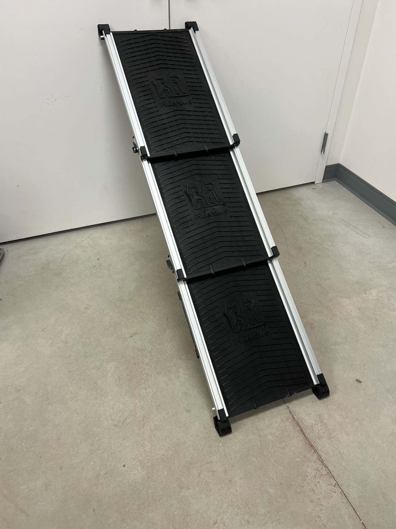 Pixie Paws Telescoping Pet Ramp - see all photos