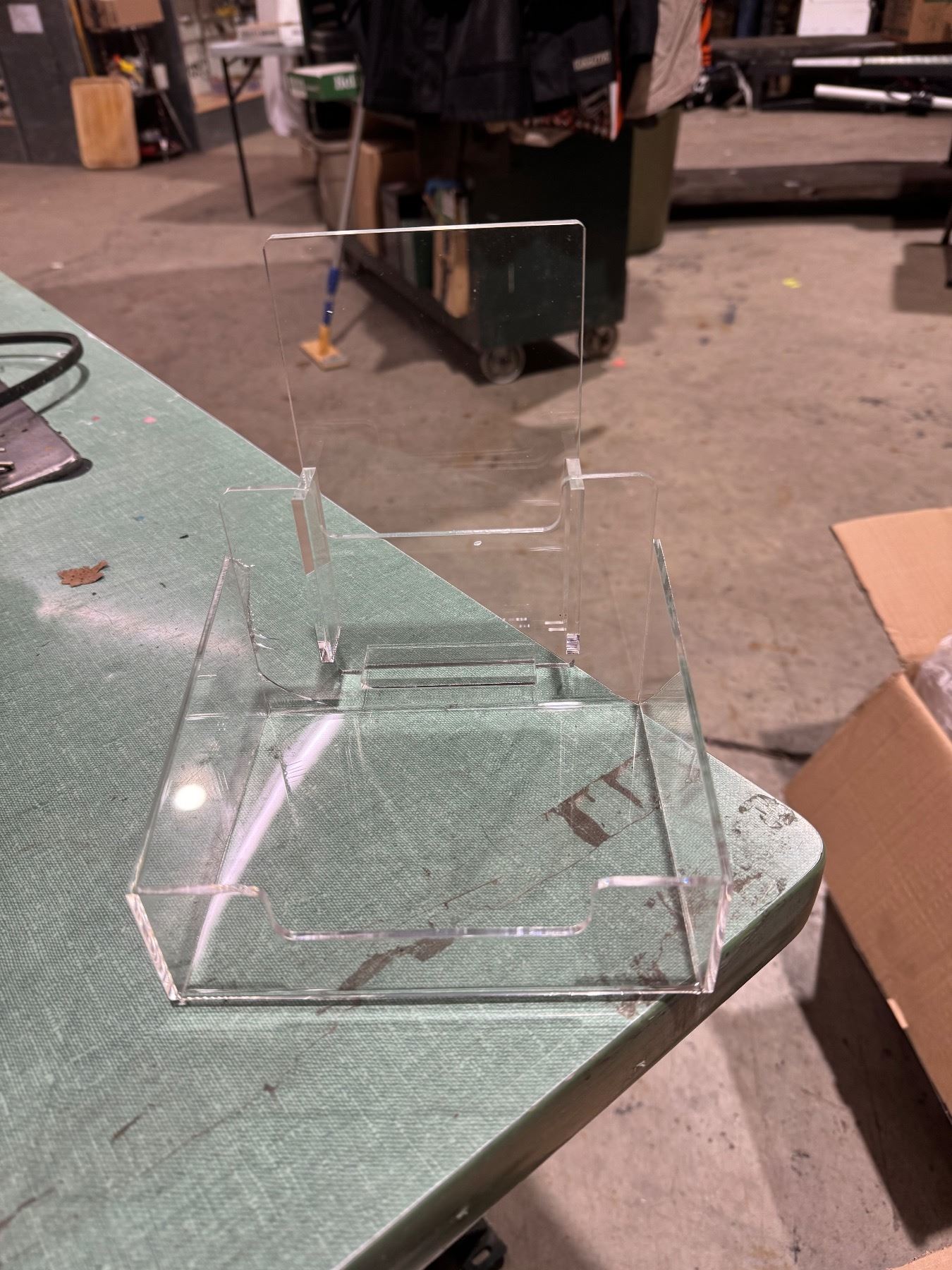 2 boxes acrylic displays