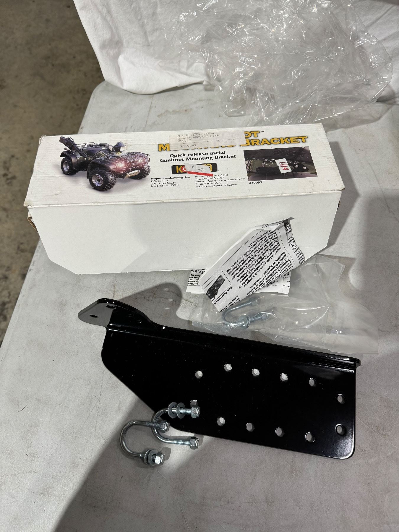 Gun boot mounting bracket