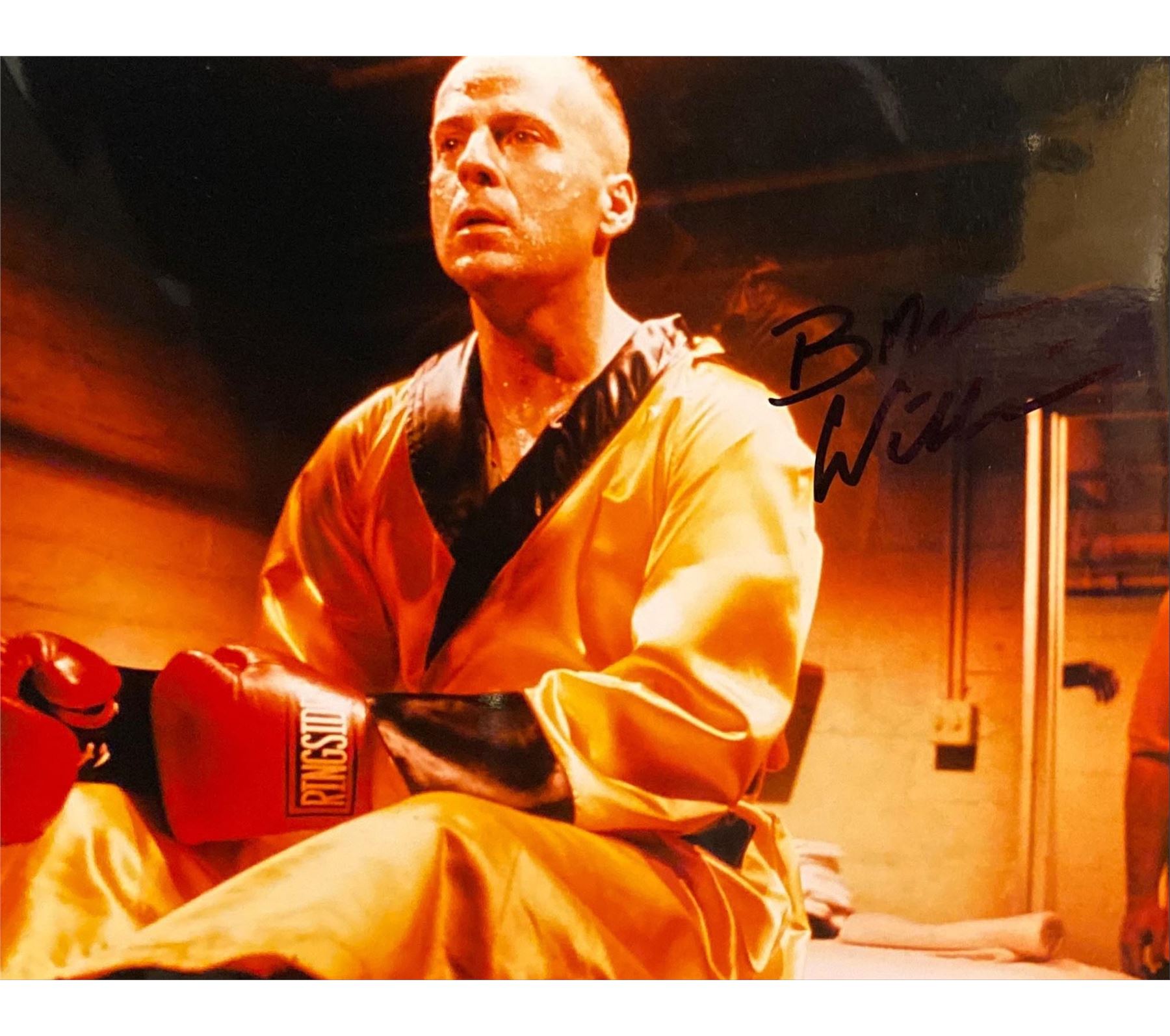 Pulp Fiction Bruce Willis signed movie photo. GFA Authenticated