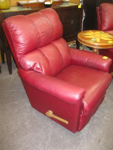 WINE COLOURED LEATHER LAZY BOY RECLINER - Dodds Auction WINE COLOURED LEATHER LAZY BOY RECLINER - Dodds Auction