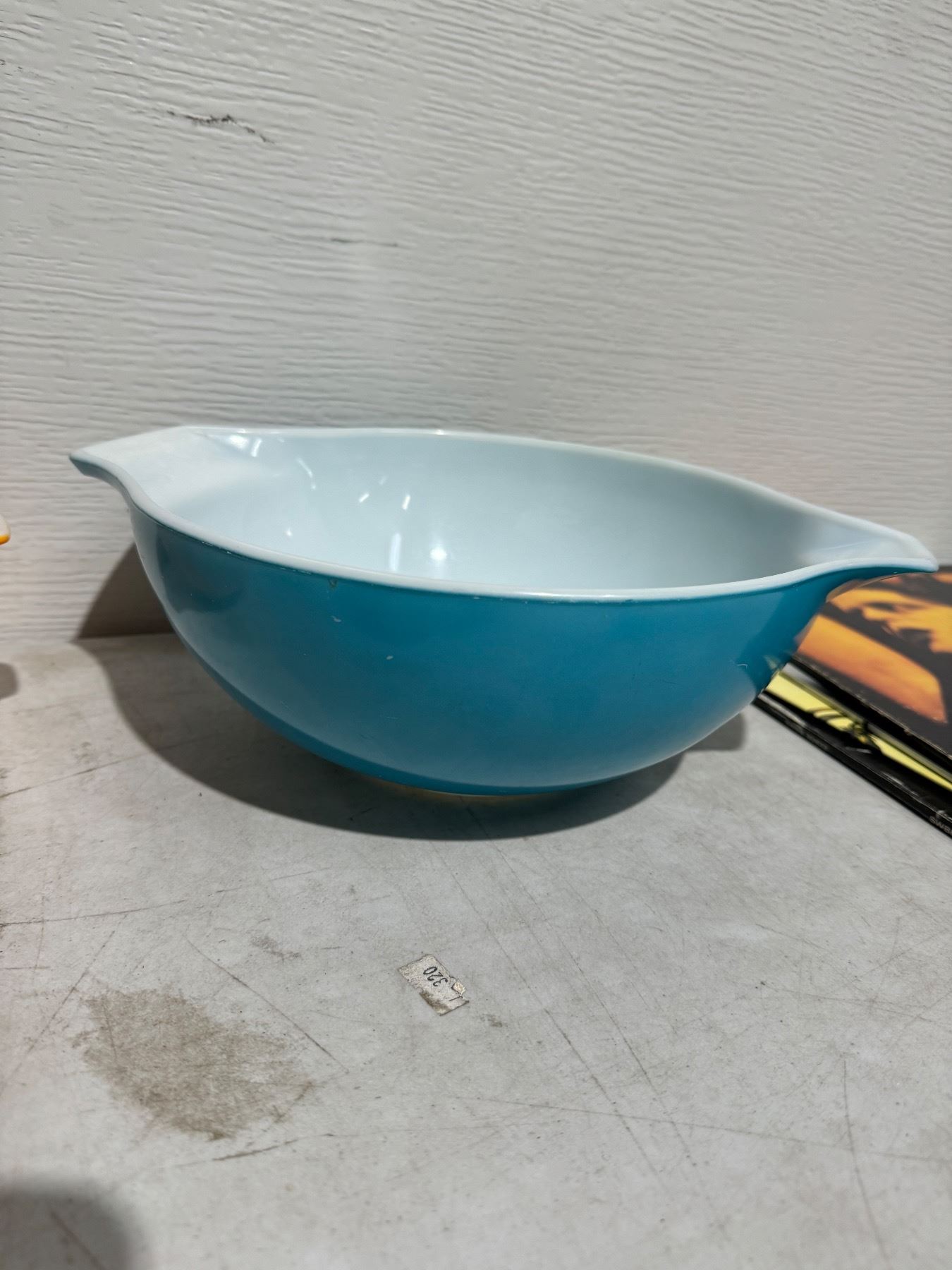 Vintage Pyrex bowl