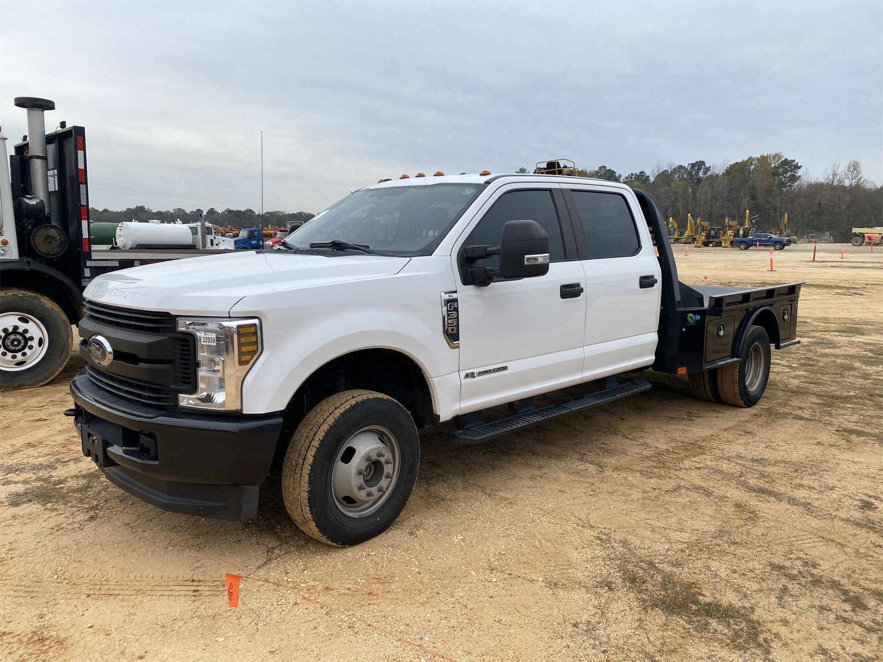 2019 FORD F350 XL Flatbed Truck - Test Site
