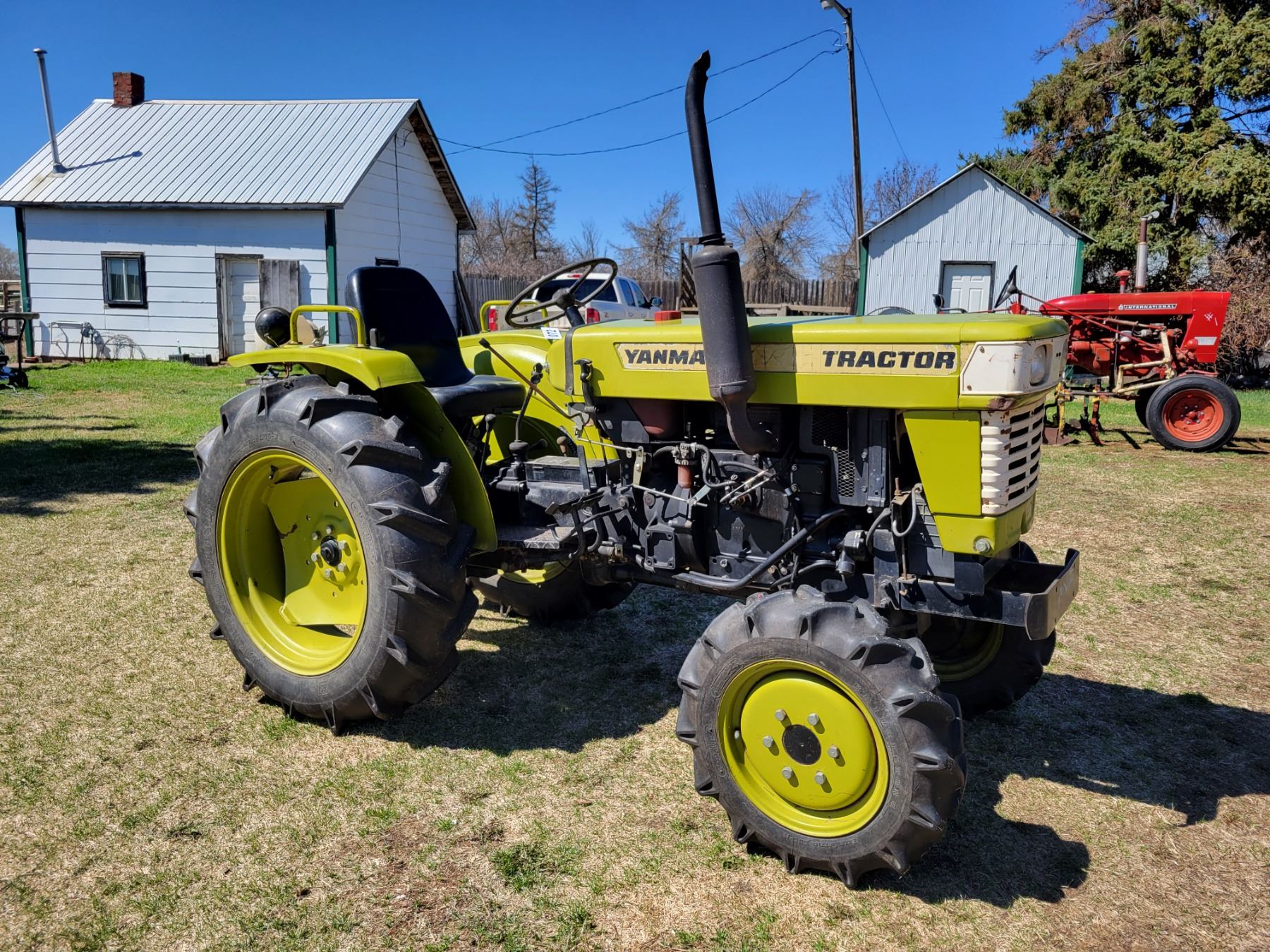 Yanmar 25 HP Diesel 3pt 4-wheel drive Tractor, showing 2100 hrs, SN. #00976, 11.2/10 - 24 Rubbers