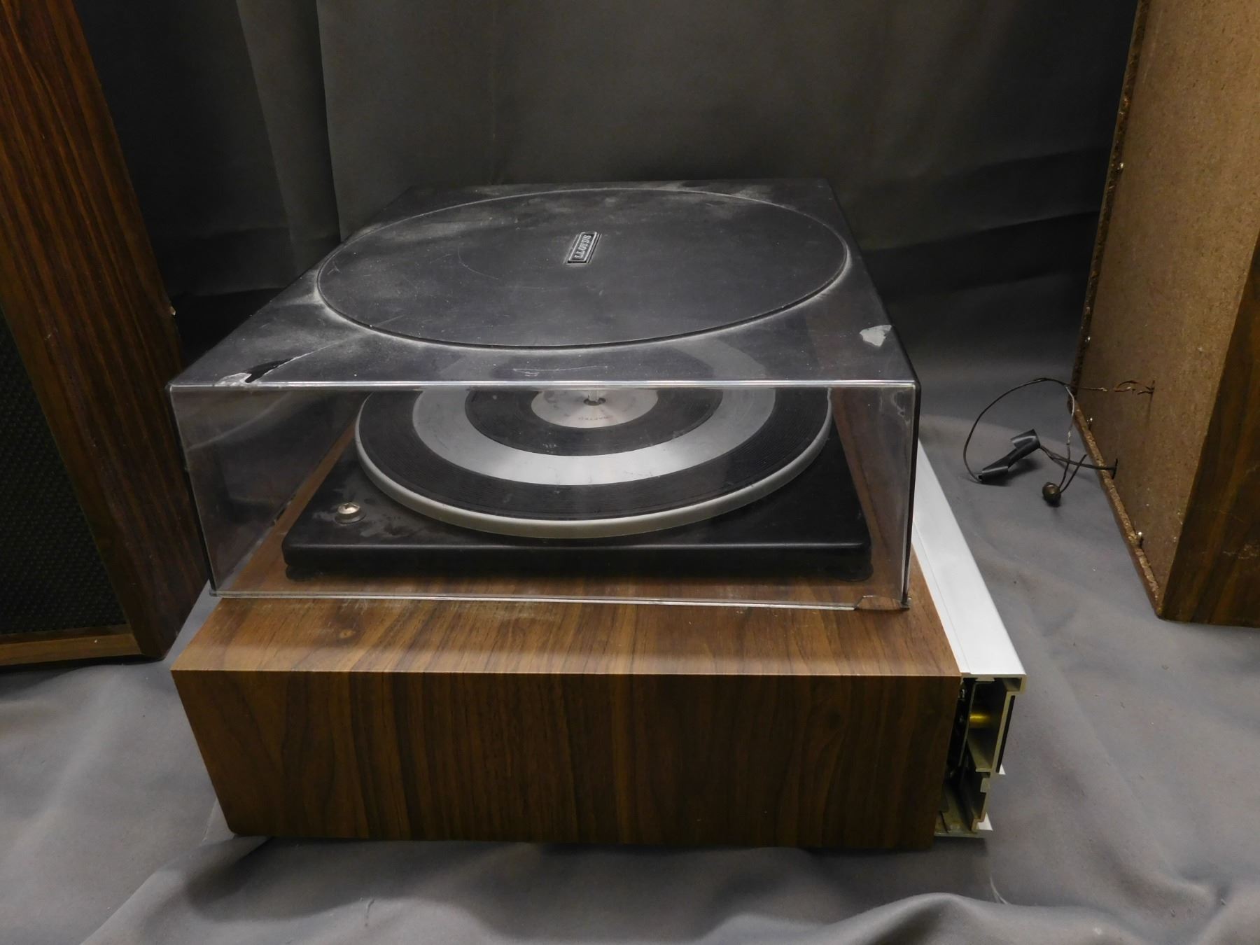 Lloyds AM FM Multiplex Receiver with Turntable Record Player with Speakers