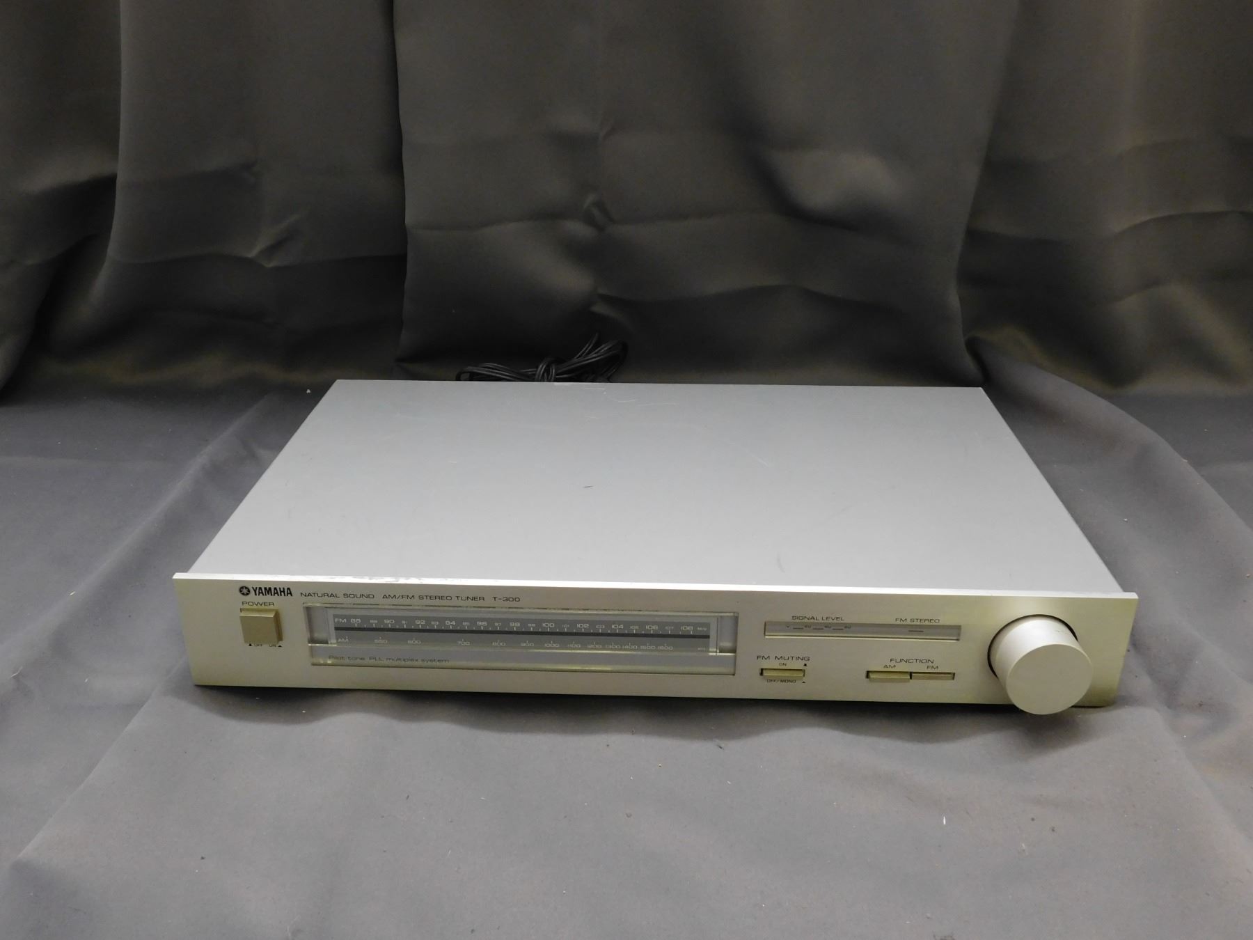 Yamaha Natural Sound T-300 Tuner
