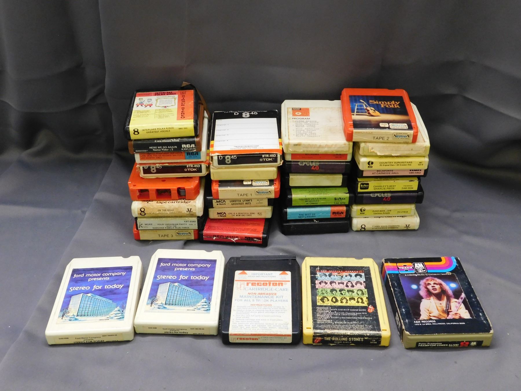 Lot of 34 8-Track Tapes Polka, Belafonte, Charlie Pride, Ned Landry ...