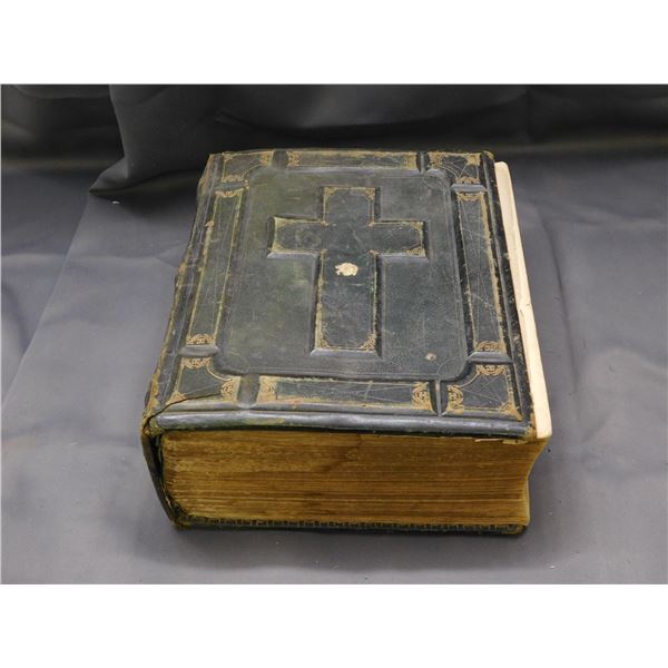 Antique "The Holy Catholic Bible" Virtue and Yorston NY Large Old ...