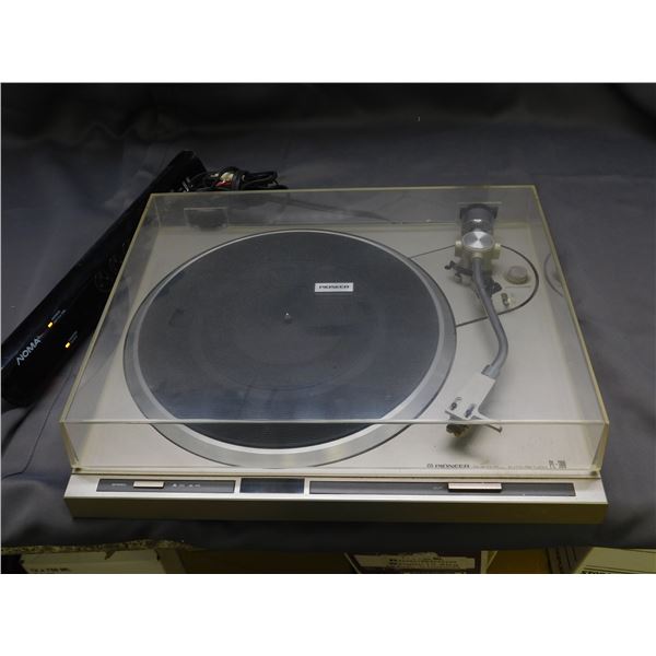 Pioneer PLL Quartz Auto Return PL-300 Turntable Record Player