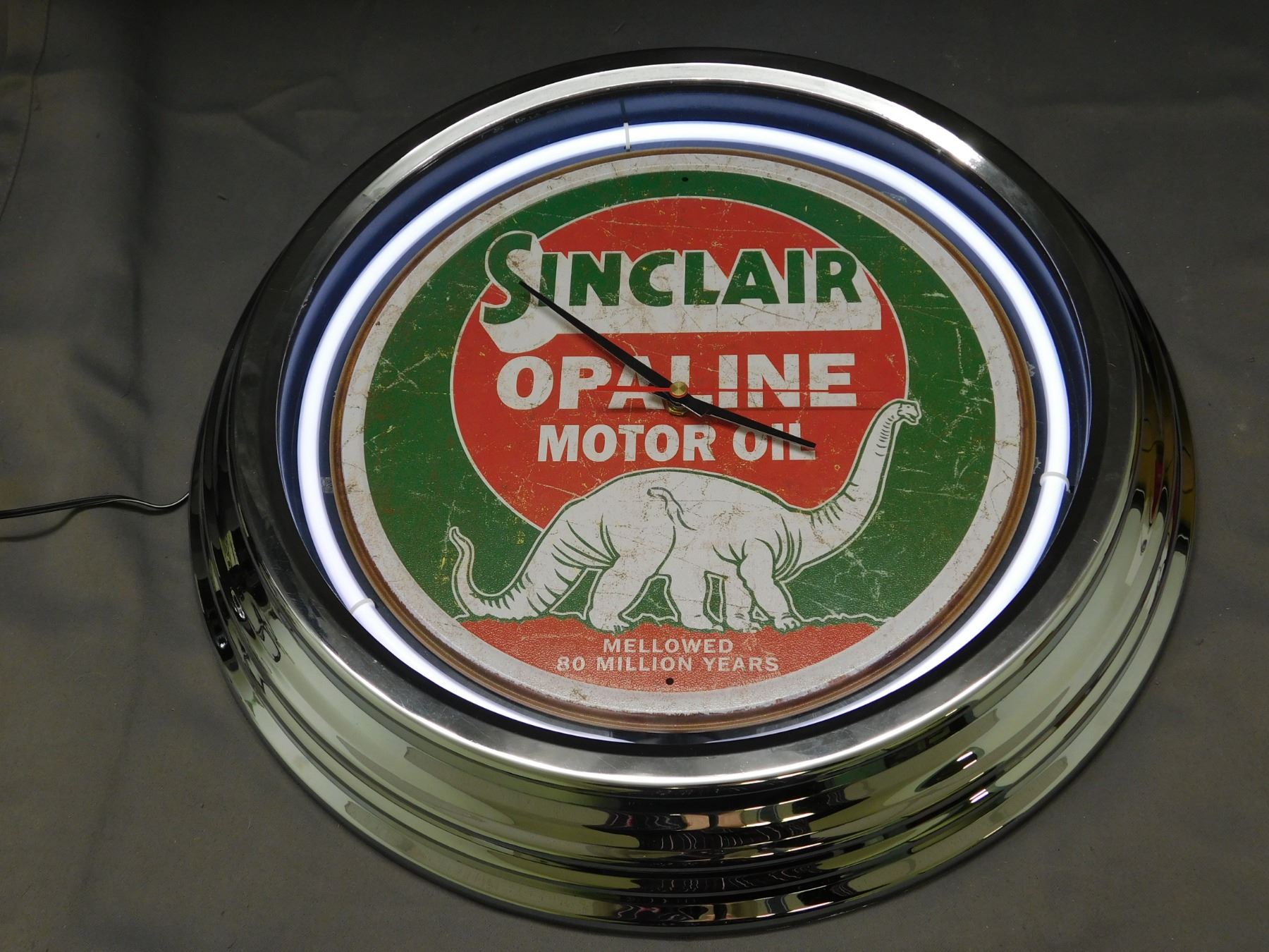 Sinclair Opaline Motor Oil Neon Lighted Wall Clock Chrome Rim Retro