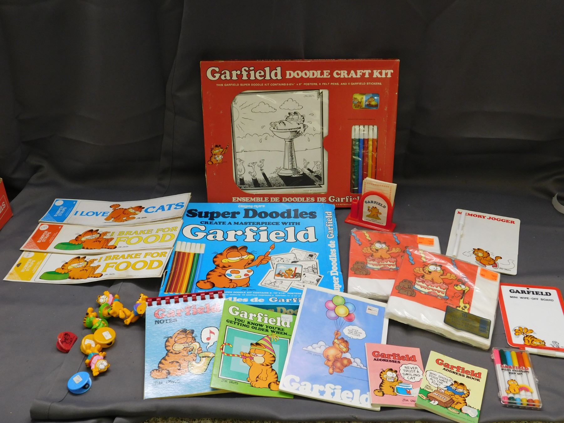Vintage 1980s Garfield Stationary Notepads, Collectibles, Etc