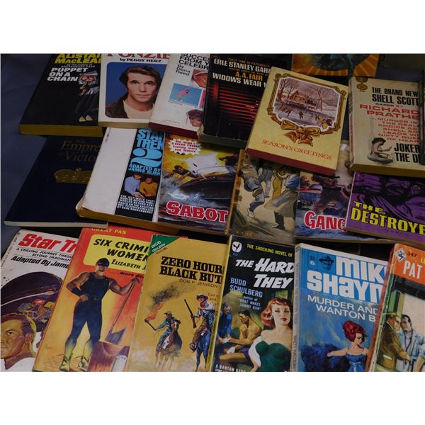 Lot of 30+ Vintage Pocket Books Pulp Sci Fi Mystery Ripleys Sport etc