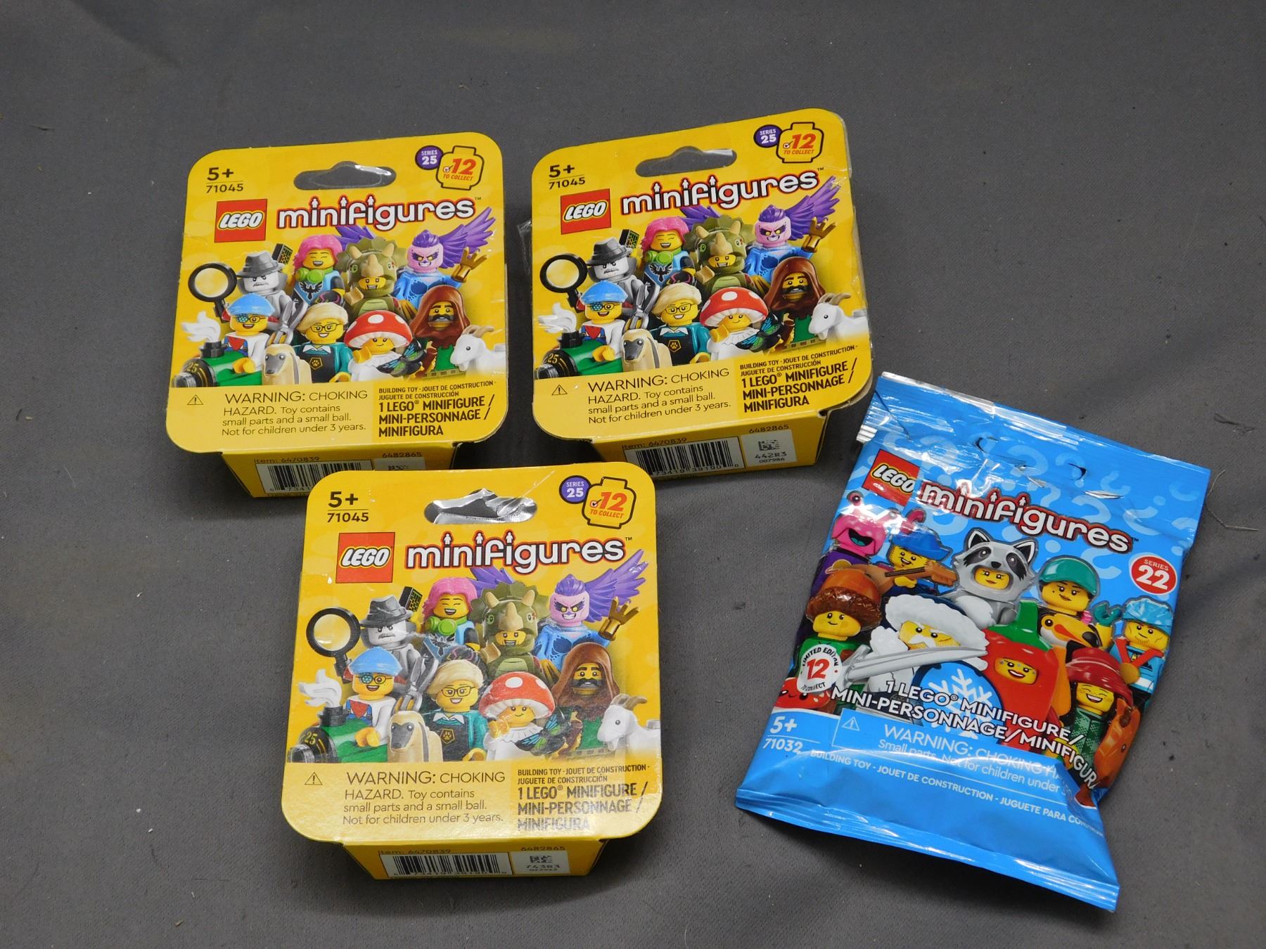 Lot of 4 LEGO Minifigure Packs Series 25 (opened) and Series 22