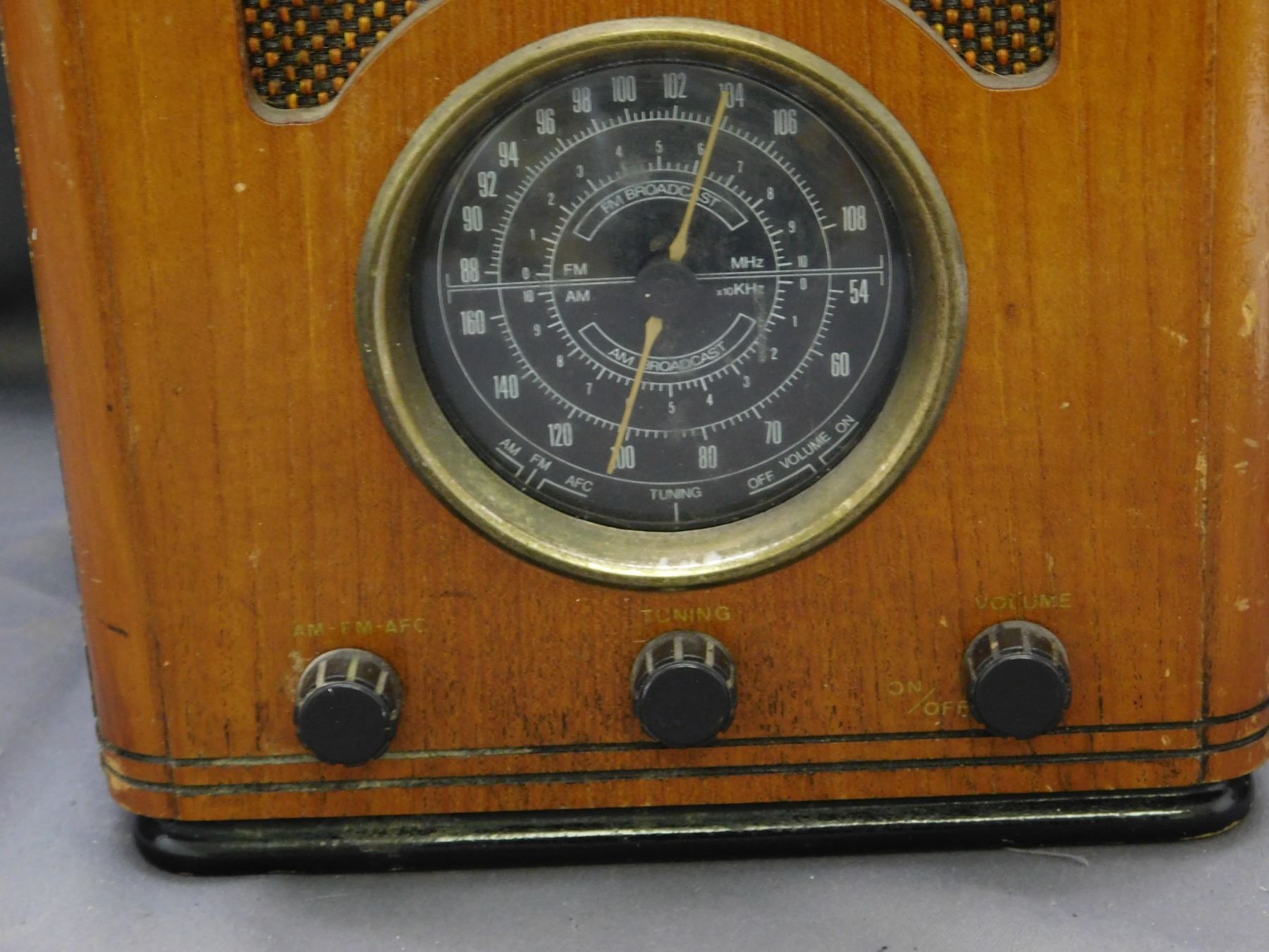 Thomas Collectors Edition Radio w/Tape Vintage Style