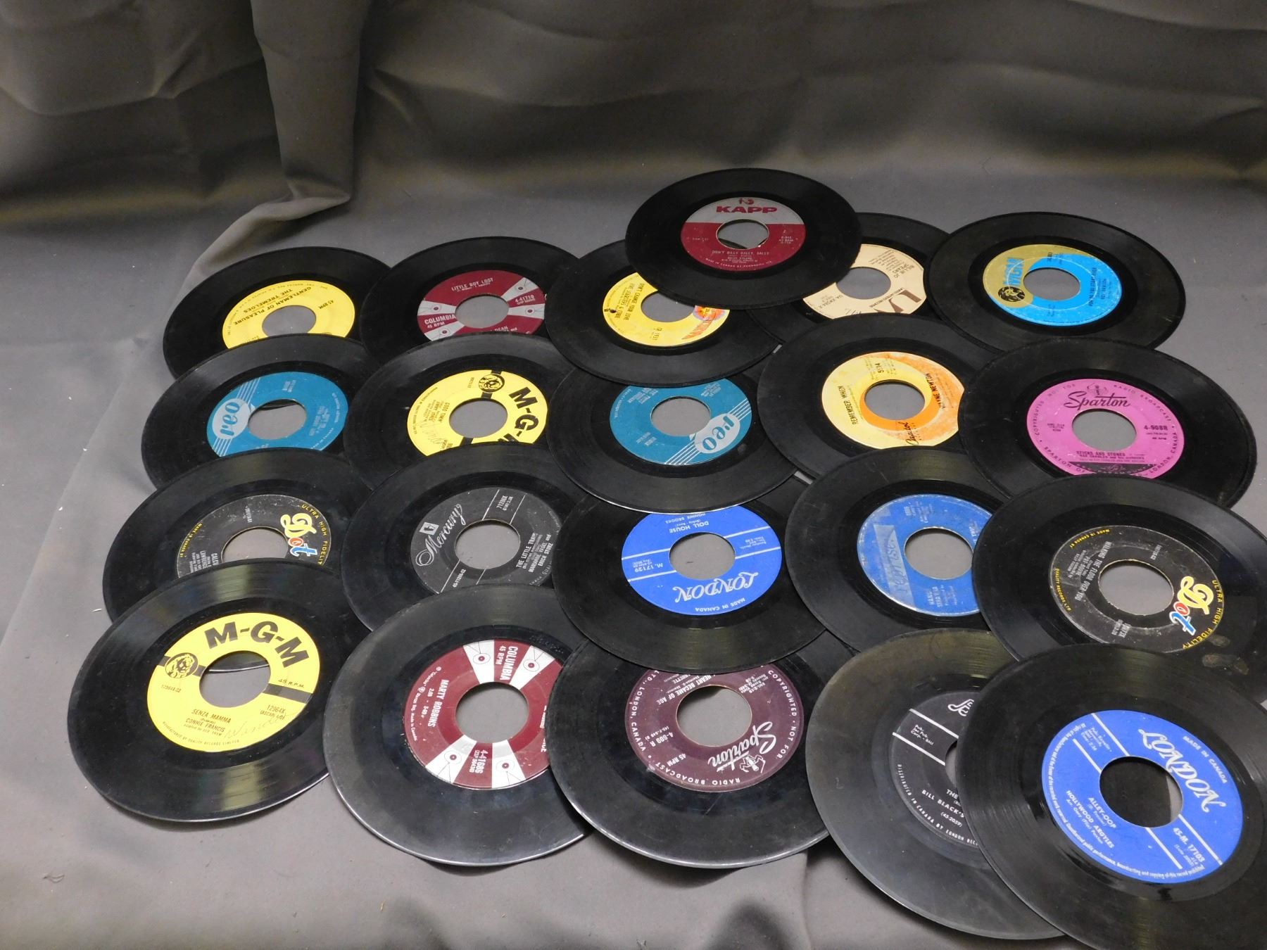 Lot of approx 20 45s 50s 60s Pop, Rock, Roy Orbison, Chubby Chucker ...