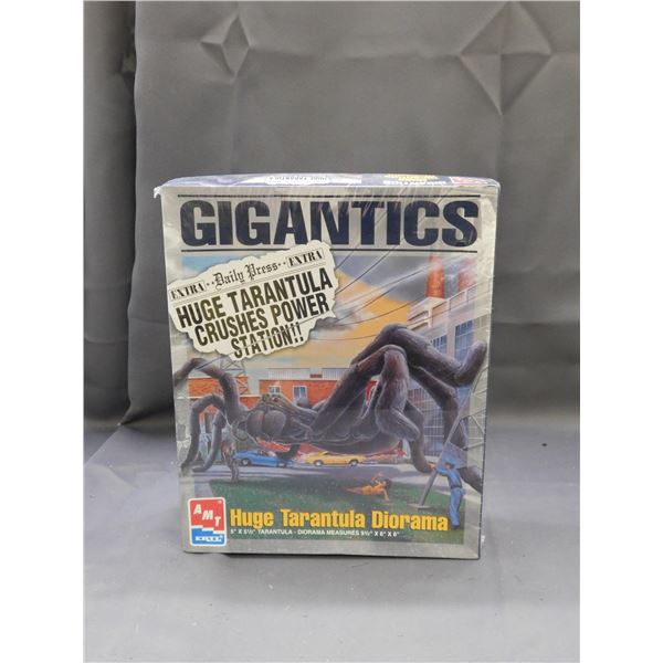 AMT Gigantics Huge Tarantula Diorama 5" x 5 1/2" Model Kit SEALED NEW