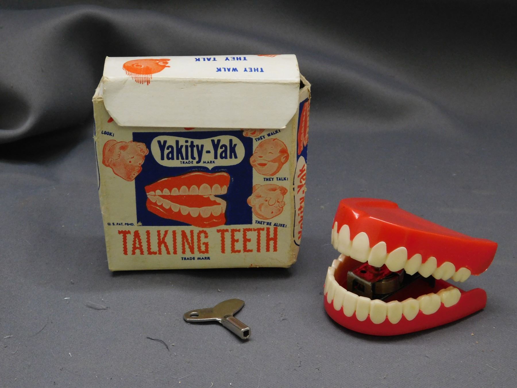 Vintage Yakity-Yak Talking Teeth Key Wind *works* with Box No 618