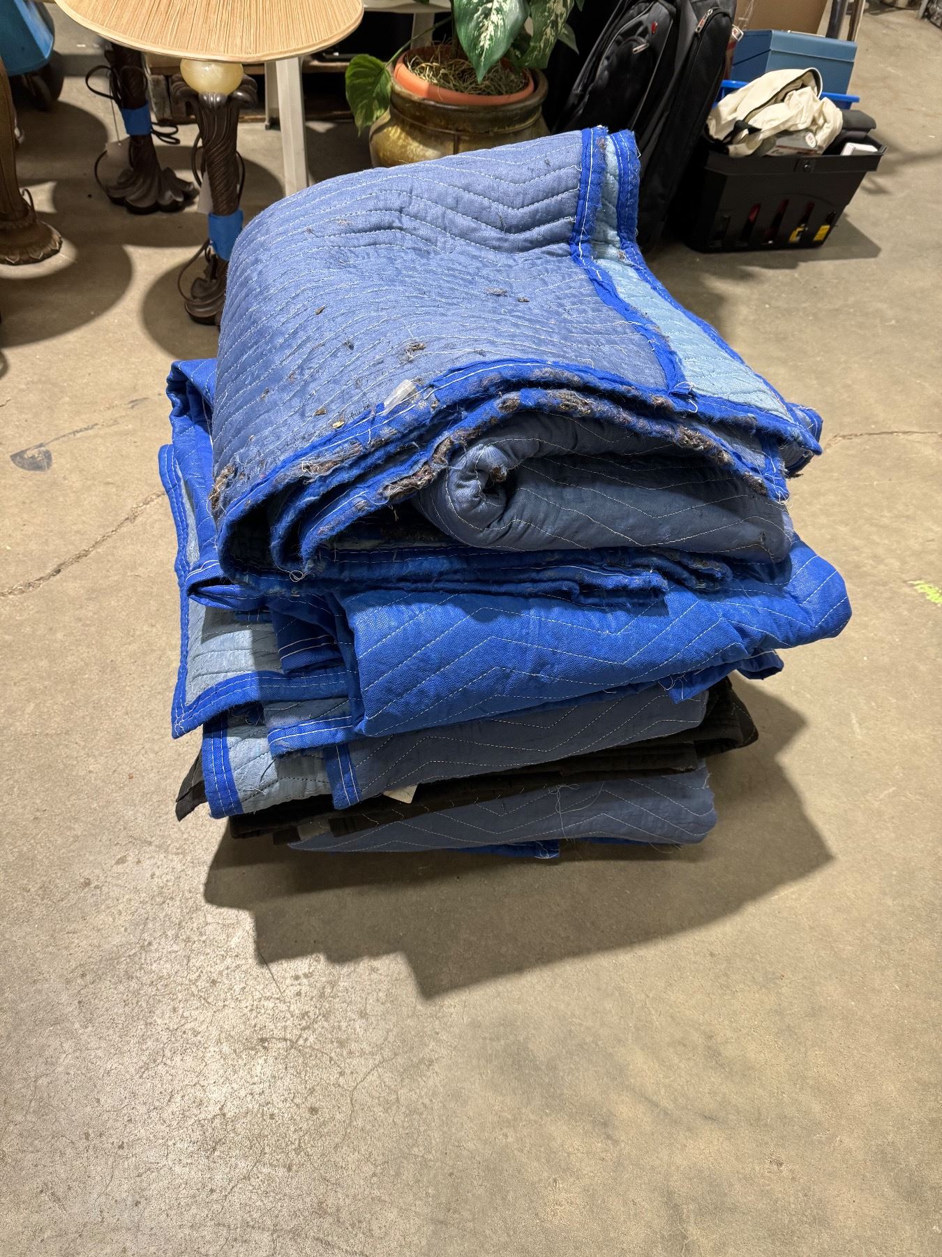 5 moving blankets