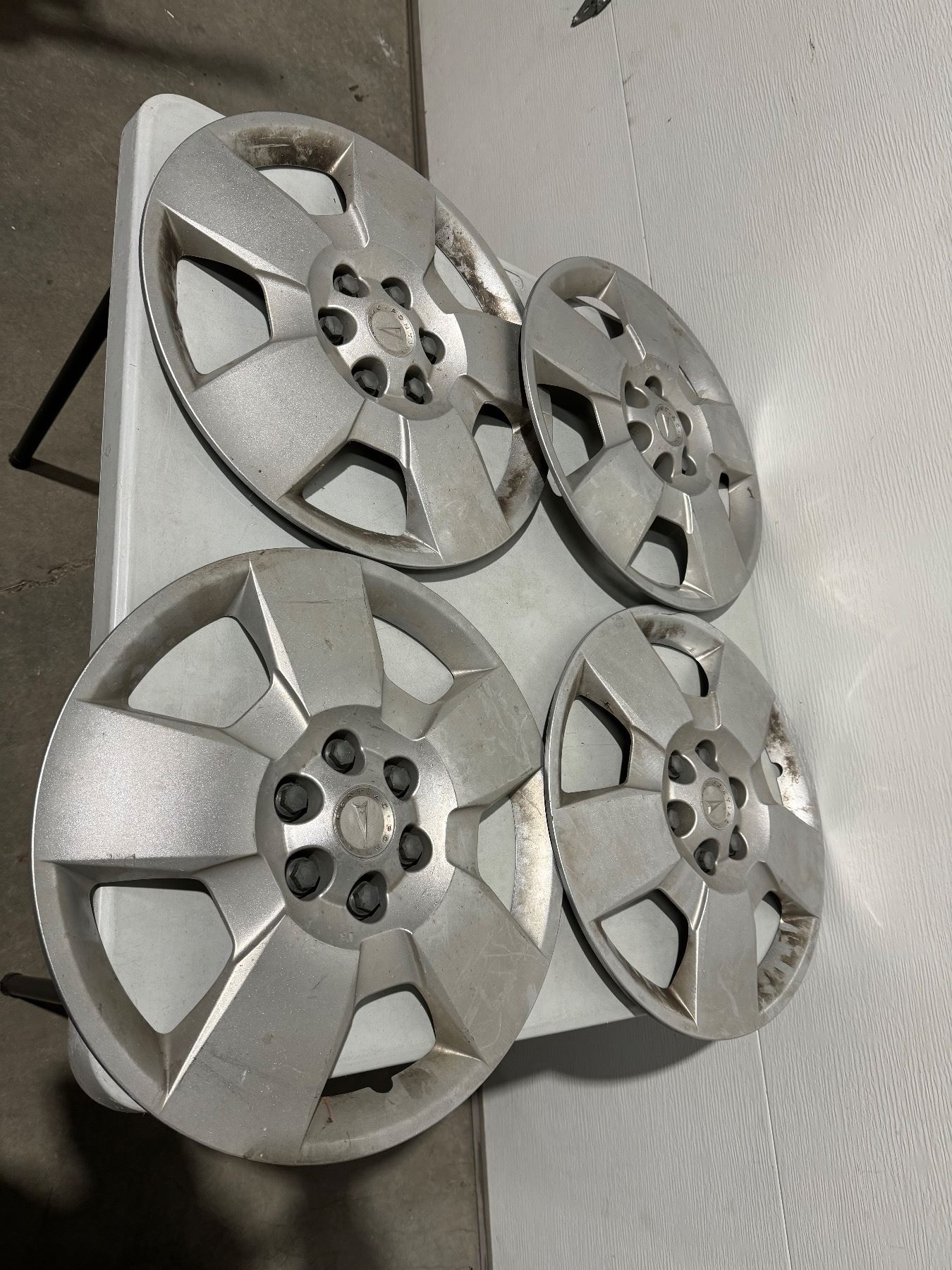 Pontiac hubcaps