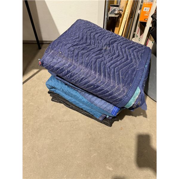 4 moving blankets