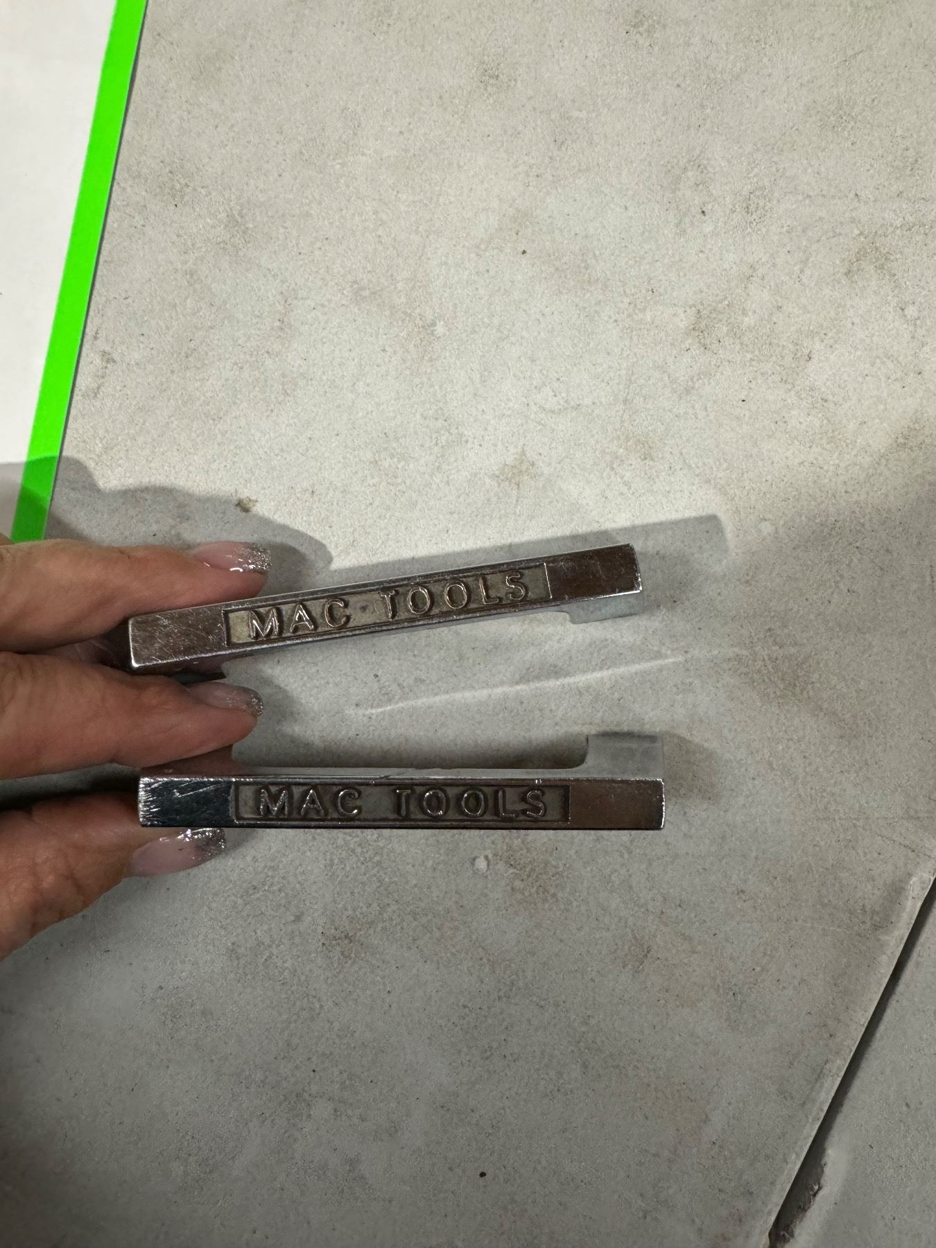 MAC tools handles