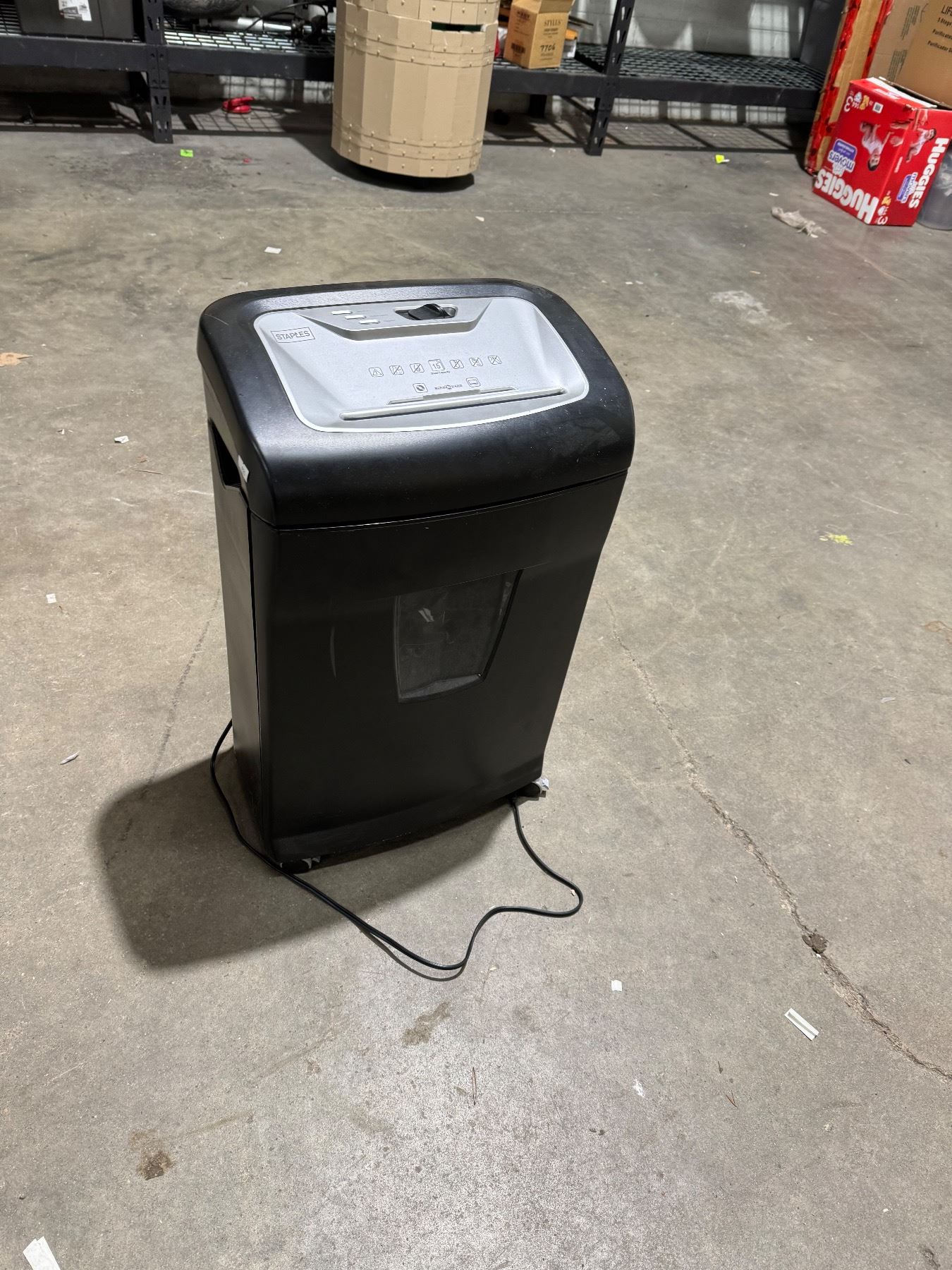 Staples paper shredder