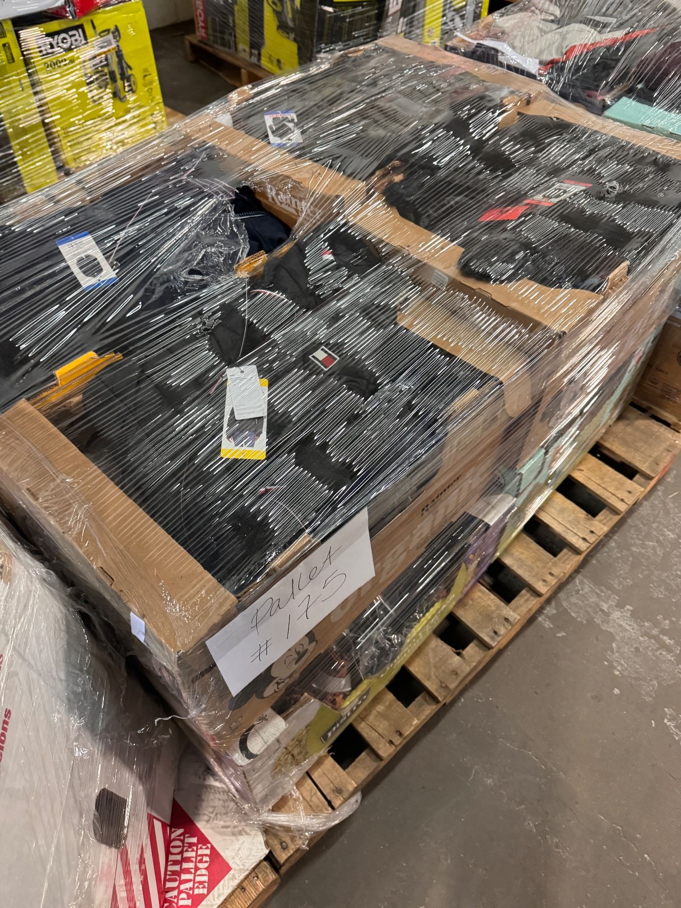 Pallet #175 - Ropa COSTCO/TARGET Nueva/Usada AS IS