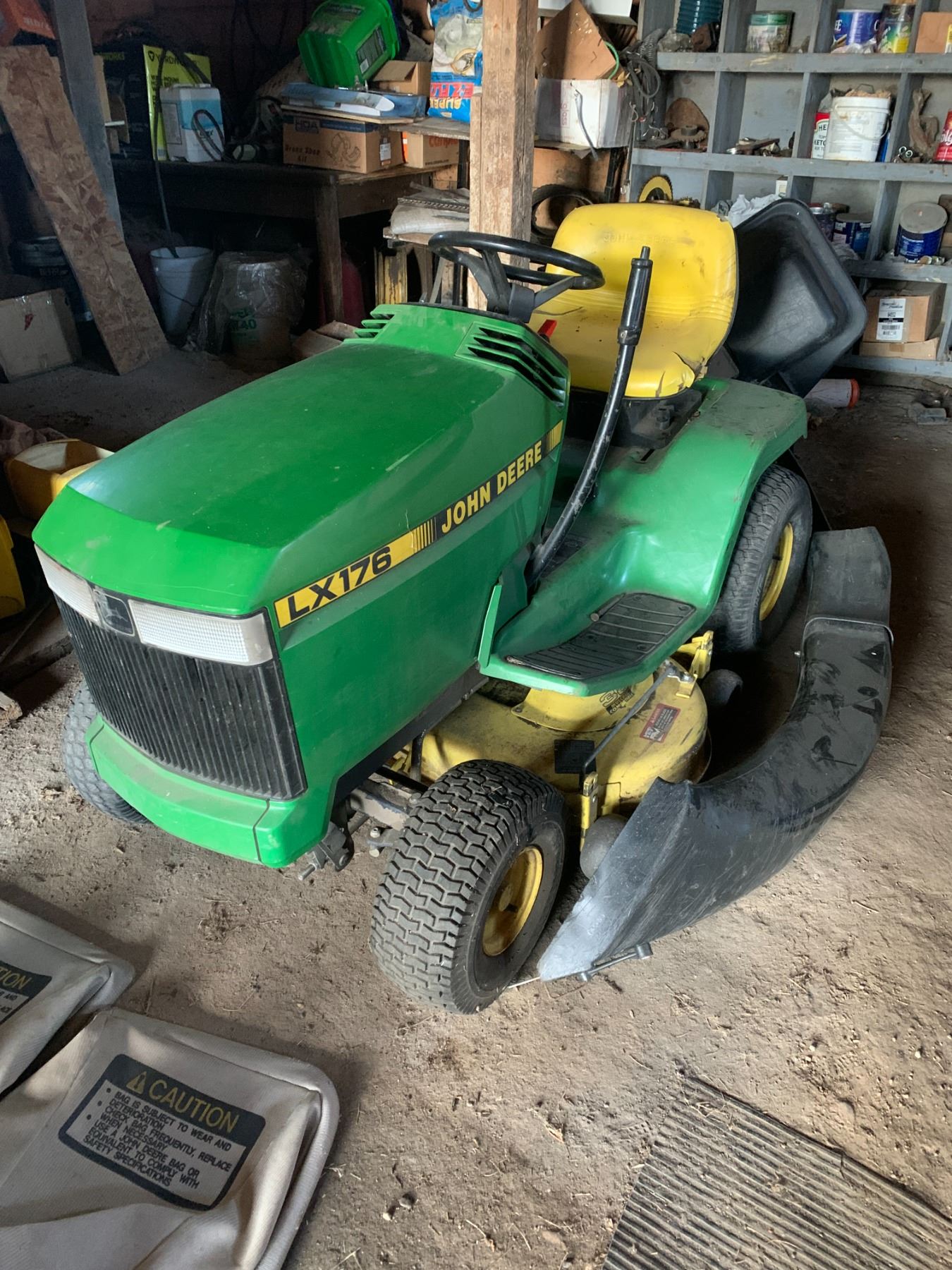 JD LX176 Riding mower c/w rear bagger