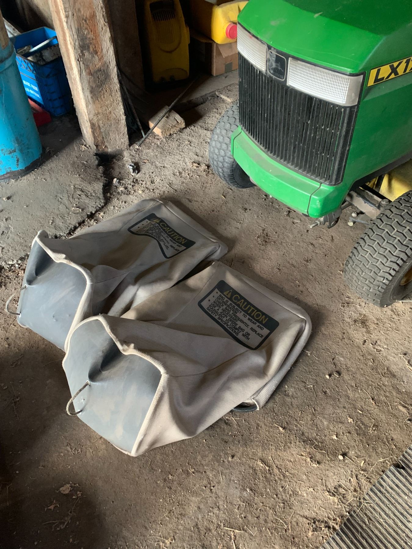 JD LX176 Riding mower c/w rear bagger