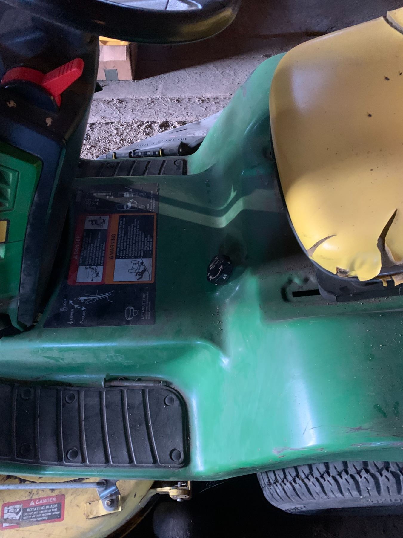 JD LX176 Riding mower c/w rear bagger