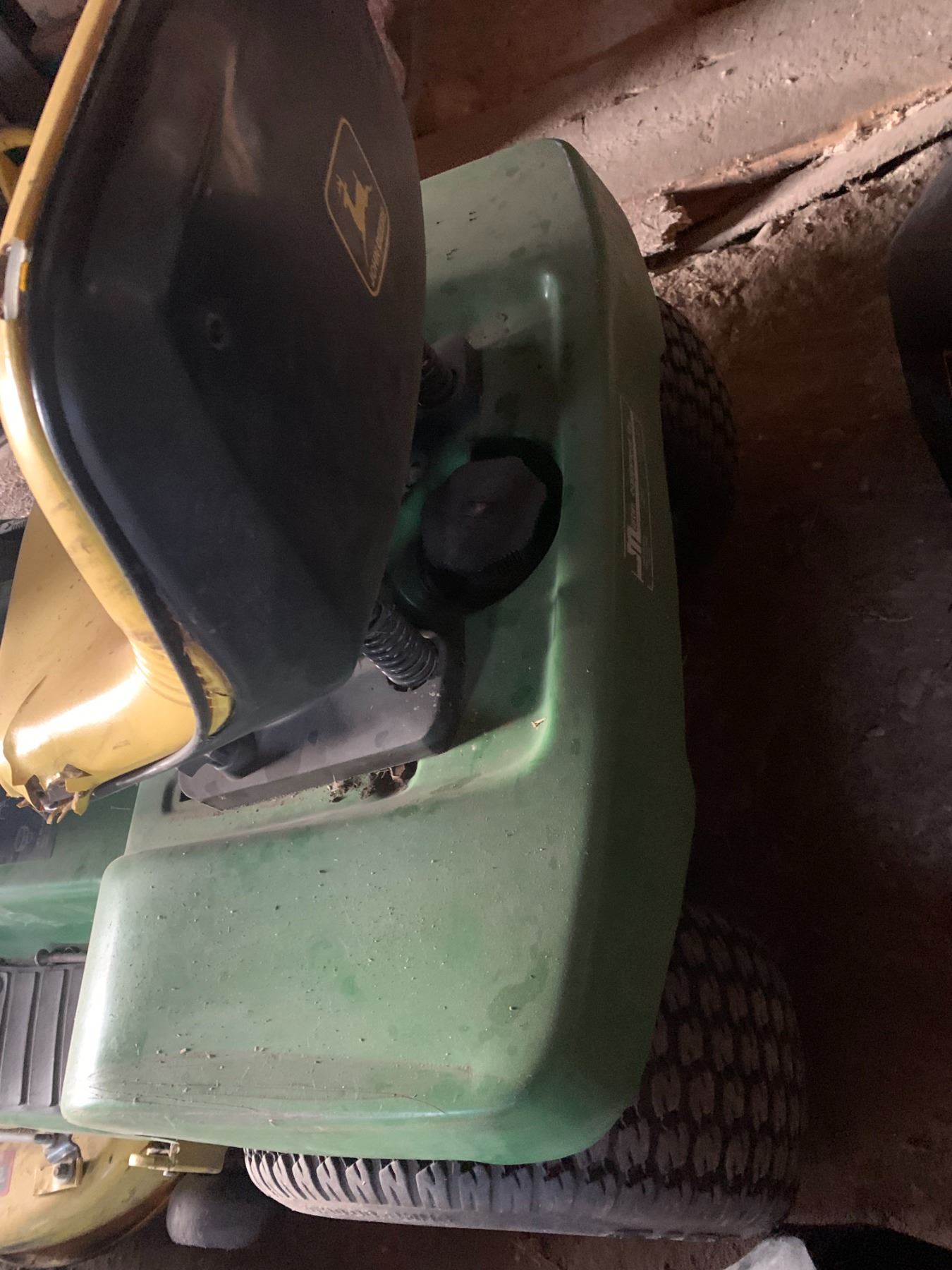JD LX176 Riding mower c/w rear bagger
