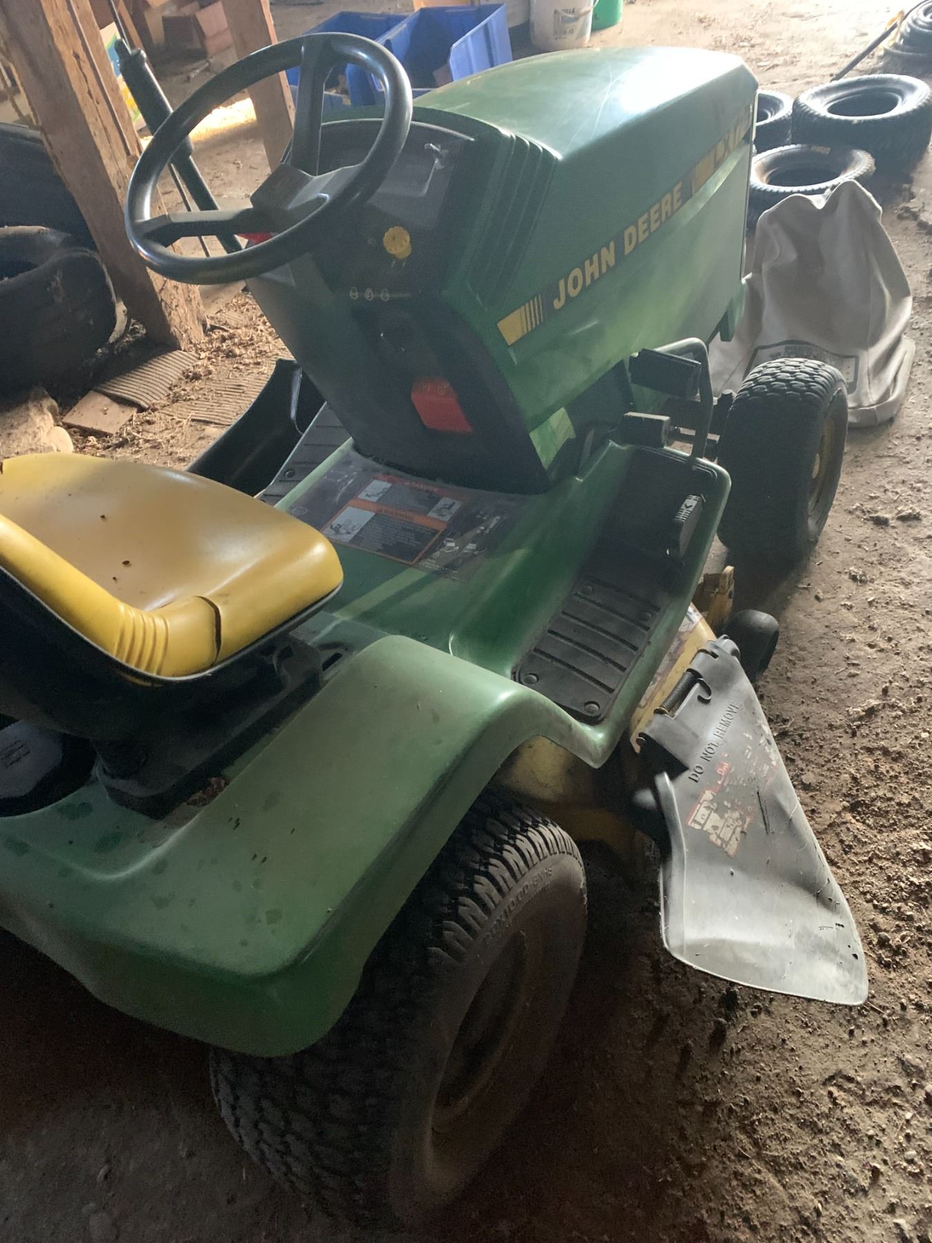 JD LX176 Riding mower c/w rear bagger