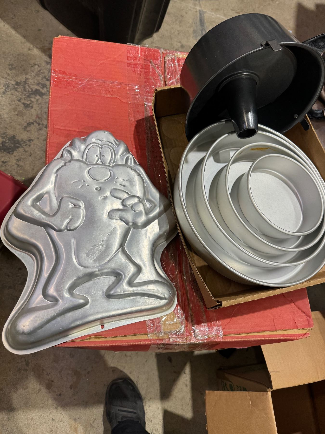 Cake pans