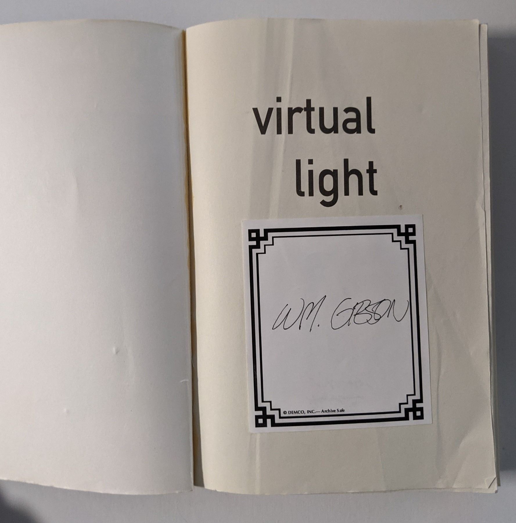 Virtual Light Book Signed by William Gibson. 6x9 i