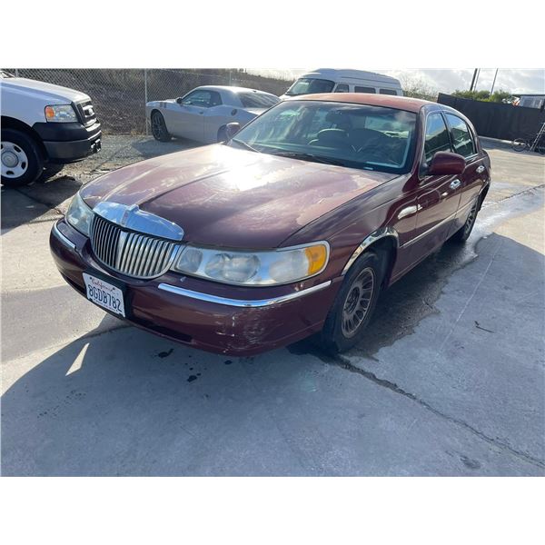 LINC TOWN CAR 1999 T-DONATION