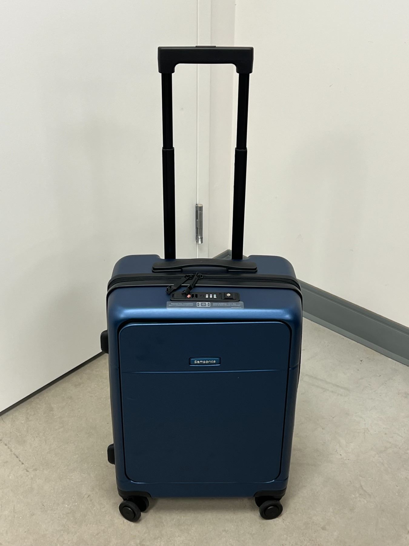 Nice Samsonite Wheelie Suitcase as pictured - looks carry on size - see ...