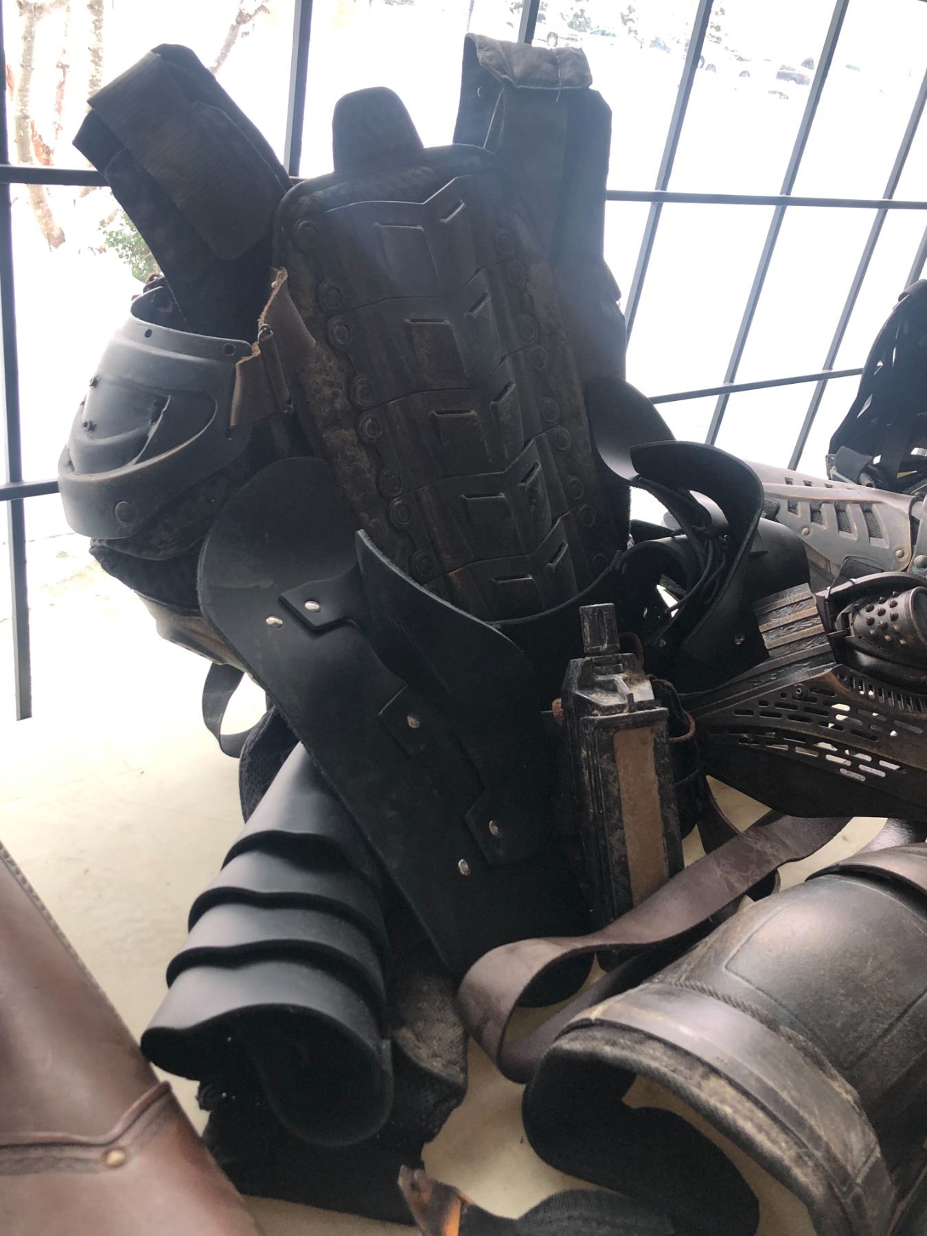 Legends Of Tomorrow - Shock trooper outfit - includes knee armour ...