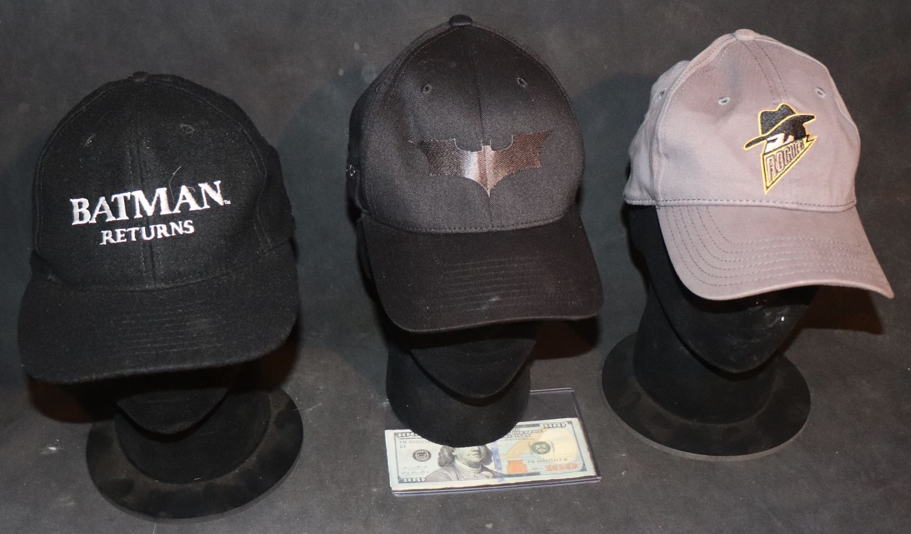 BATMAN RETURNS THE DARK KNIGHT & DARK KNIGHT RISES CAST & CREW HATS LOT ...